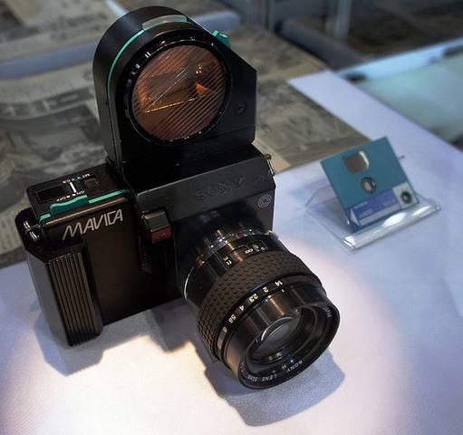 5 Things You Didn't Know About The First Digital Cameras