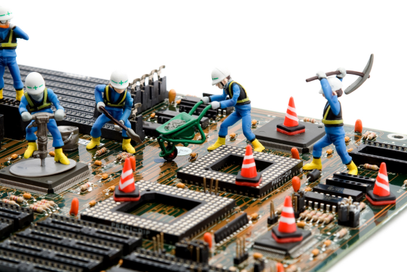 Why You Should Never Ask Friends or Family to Fix Your Computer [Opinion]