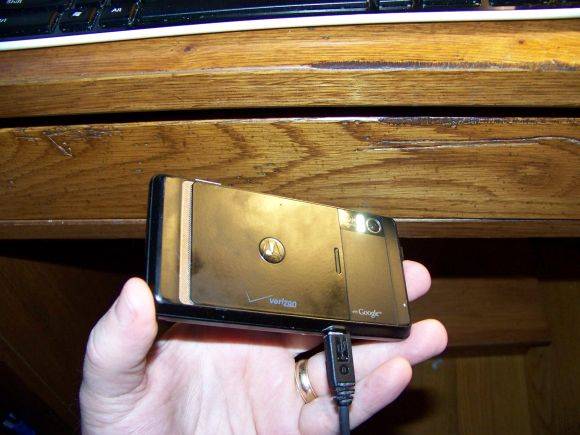 Turn Your Mobile Phone Into a Survival Kit