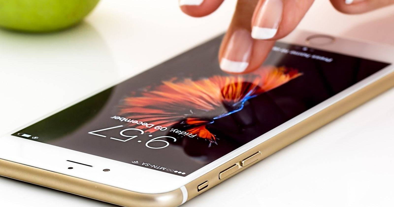 Which US Carrier Offers the Best iPhone Prepaid Plan?