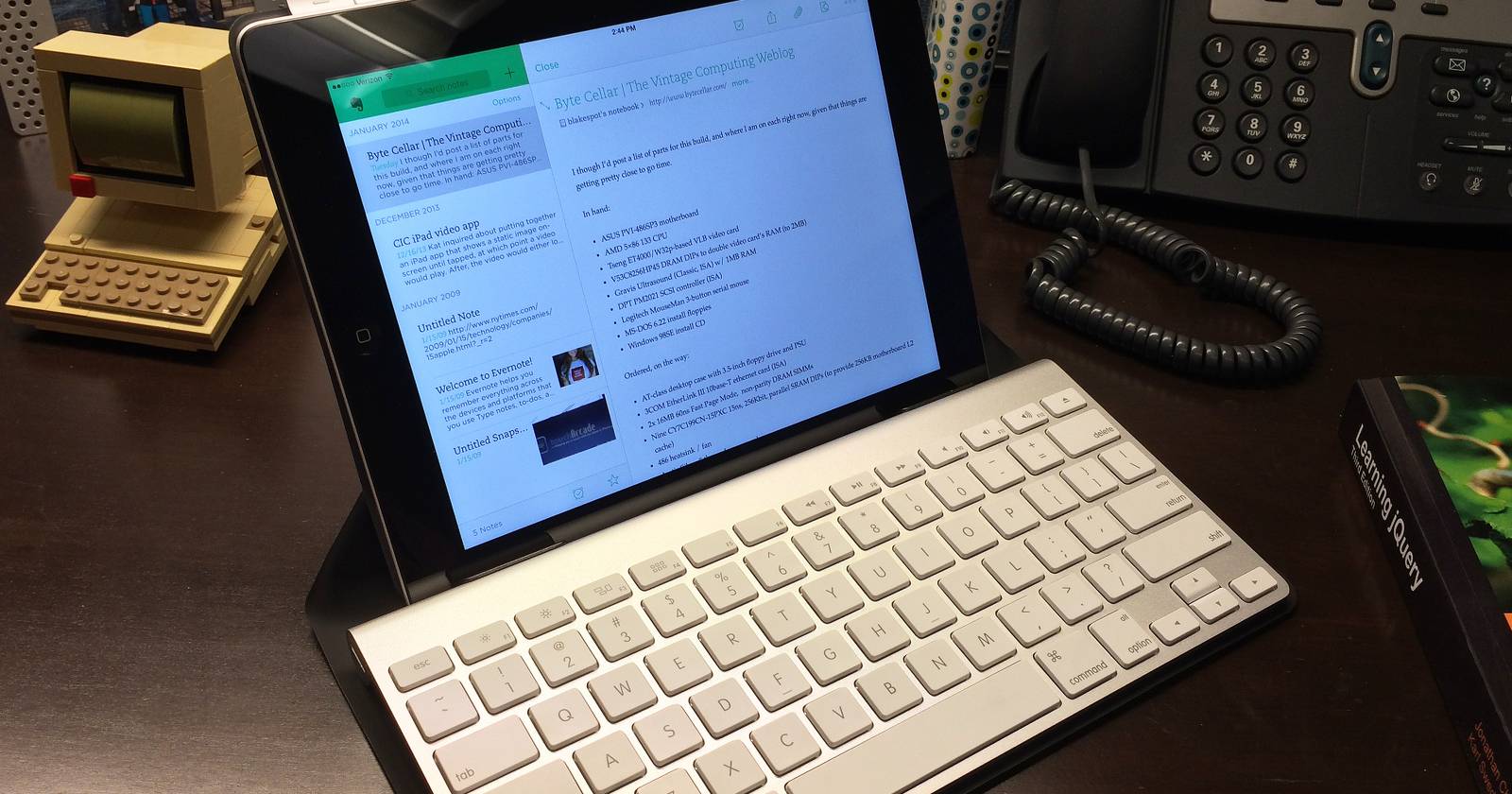 Turn Your iPad Into A Mobile Writing Workstation