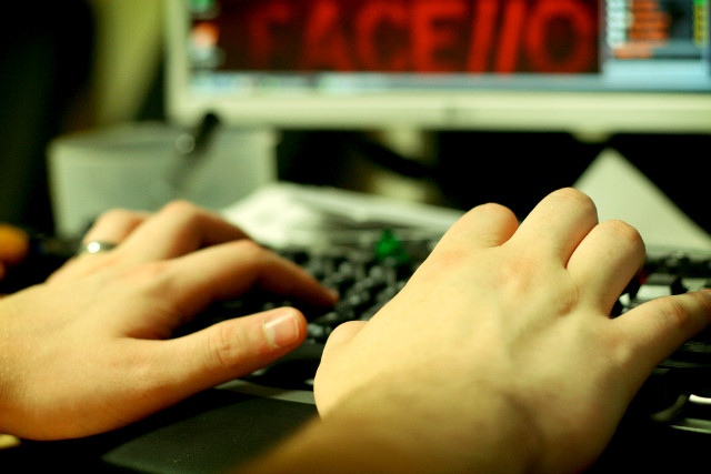 Be Lazy: 3 Tips To Reduce The Risk Of RSI By Resting Your Hands