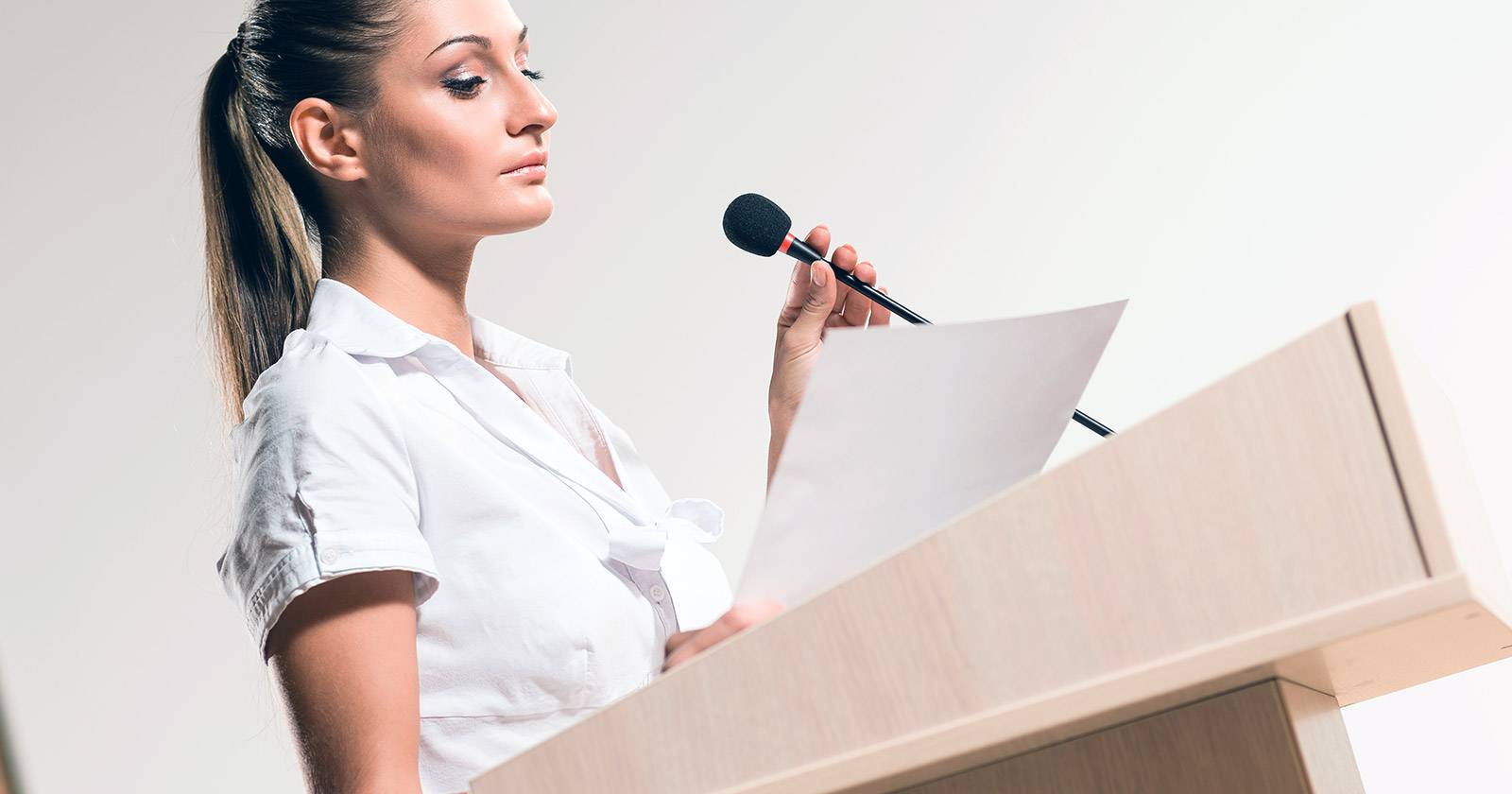 PromptSmart Scrolls For You While You Read Your Speech