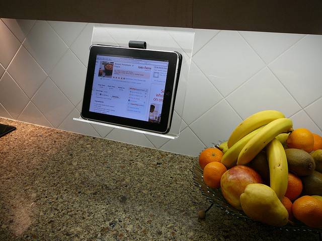 Use Your iPad As A Recipe Book? 10 Accessories For Kitchen Tablet Users