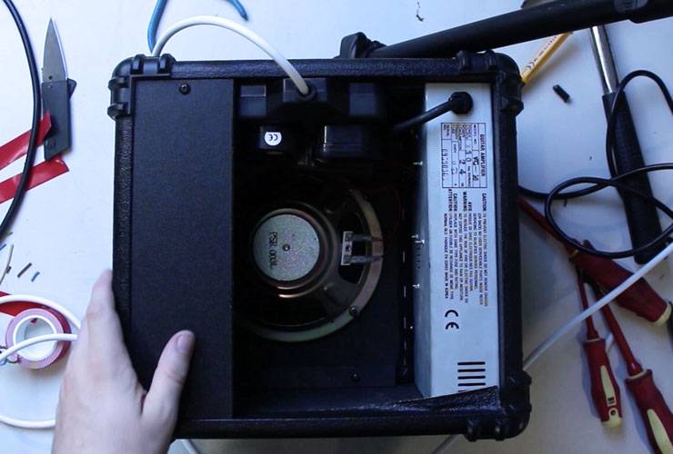 Turn An Old Amp Into A Smart Streaming Speaker With Raspberry Pi