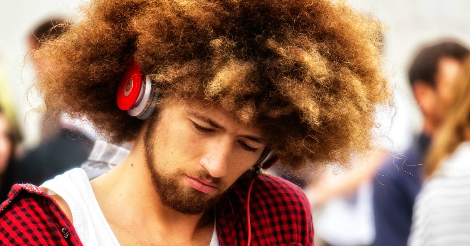 Beats Headphones Cost $20 to Make, Australia Blocks Pirates, and More ...