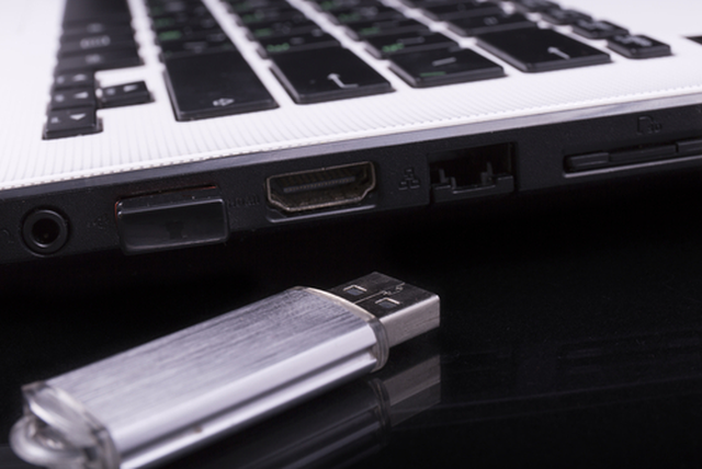 Are USB Flash Drives Still Worth It In 2015?