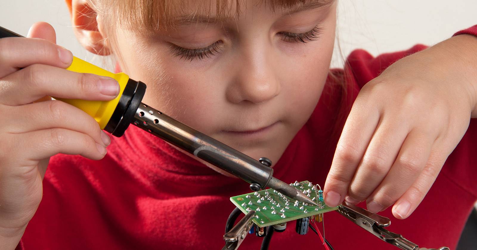 7 DIY Tech Skills to Teach Your Kids, Because Schools Won't