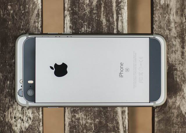 iPhone SE Review