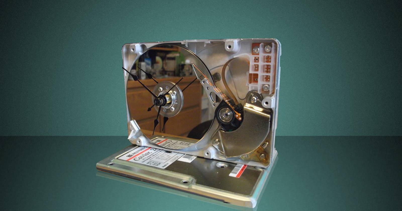 8 Stunning Ways to Decorate Your Home with Old Electronics