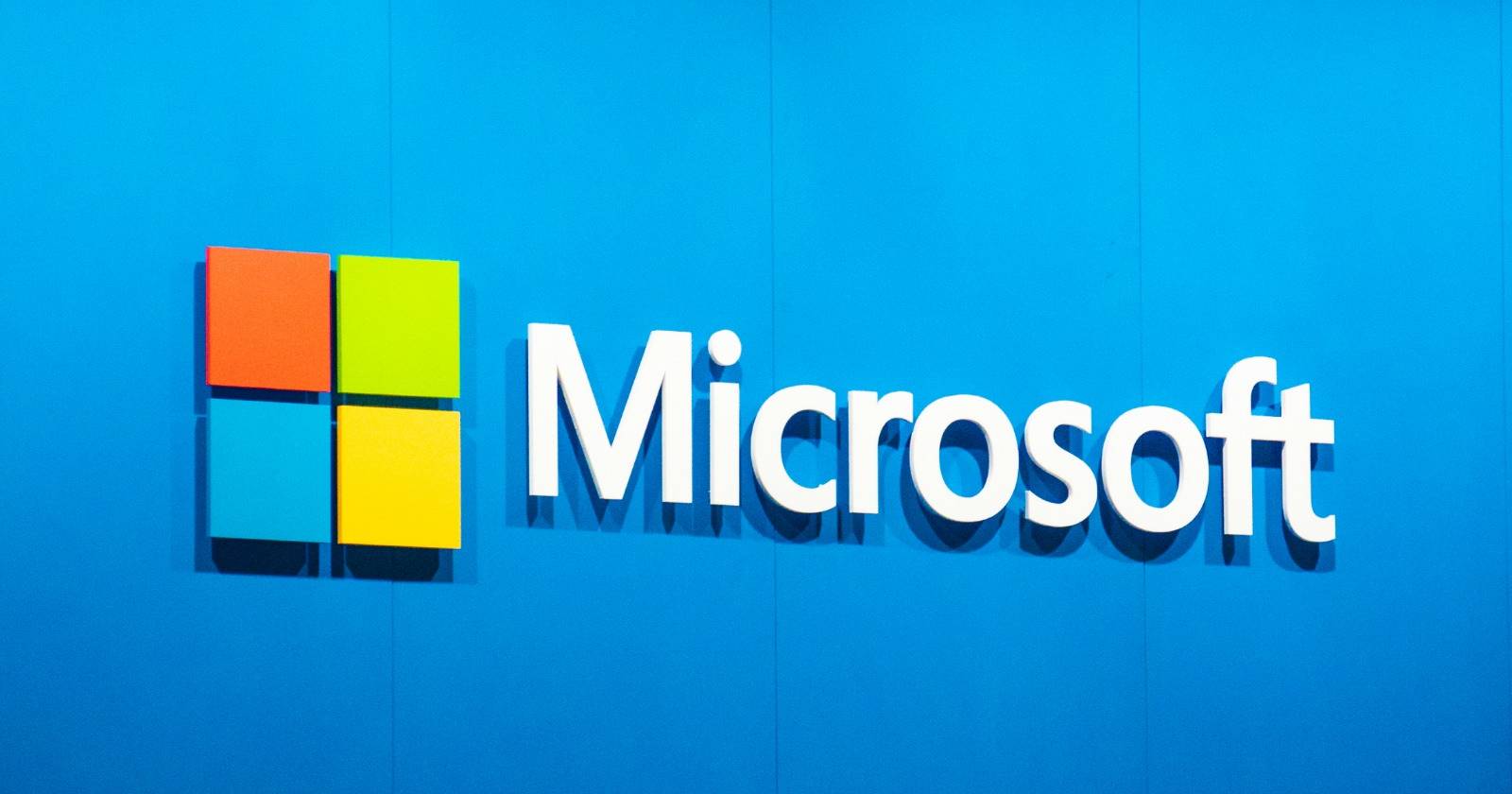 Microsoft Admits Windows 10 Defeat, No One Trusts Social Media... [Tech ...