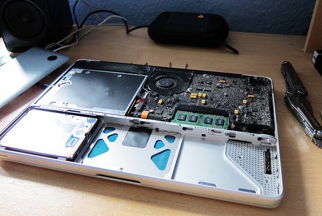 What Training Do Apple Technicians Need to Fix iOS & Mac Devices?