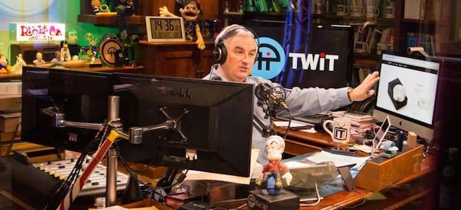 7 Great Podcasts That Delve Into Tech, Gadgets, and Hardware