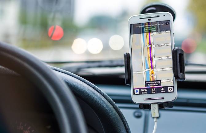 8 Creative Ideas to Recycle Your Mobile Phone Without Throwing It Out