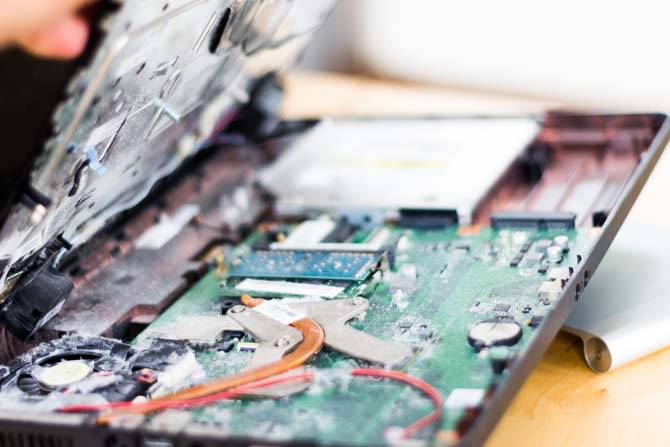 How to Turn an Old Laptop Screen Into a Magic Mirror