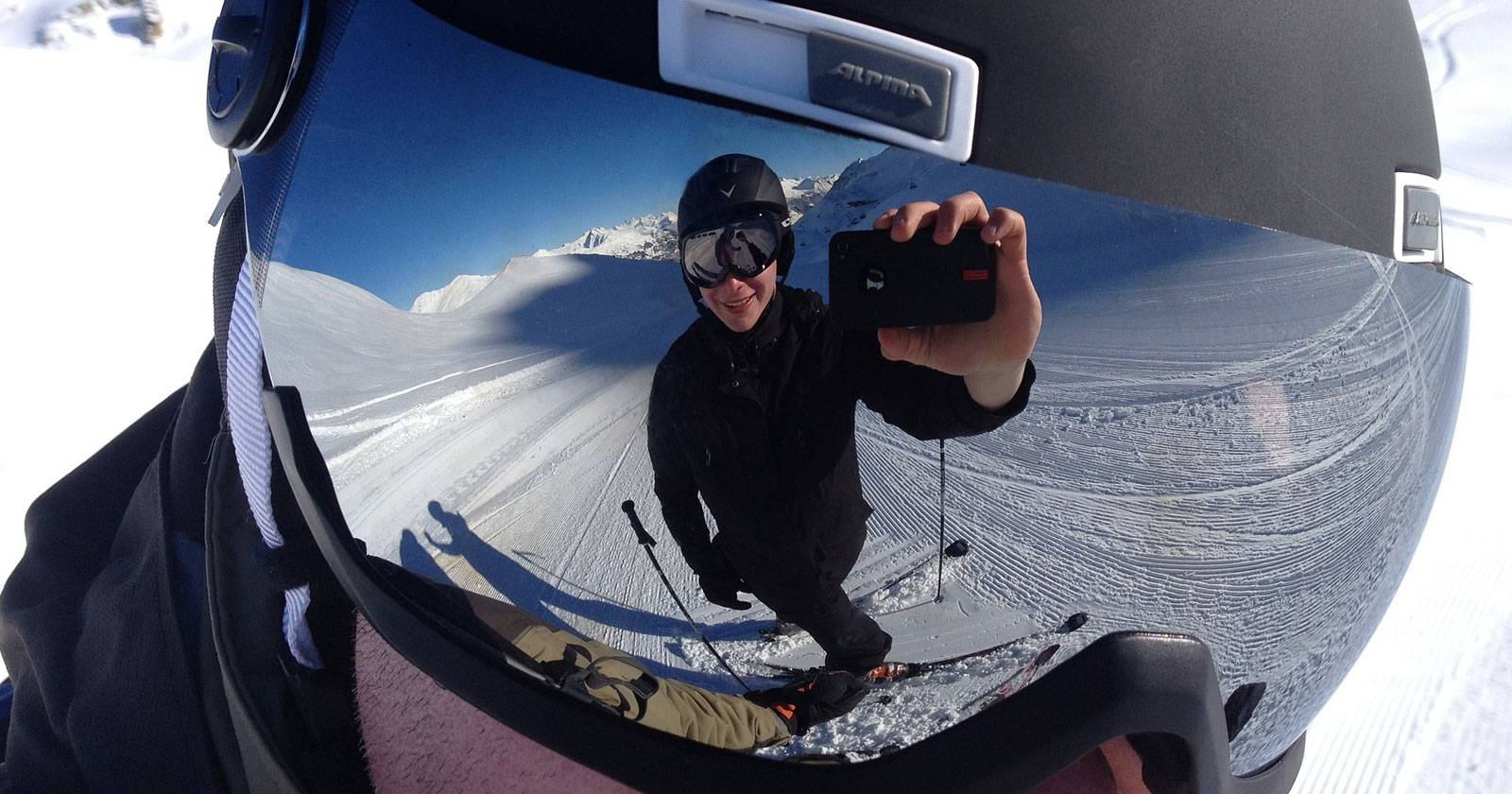 7 Selfie Styles That Will Make Your Photo Go Viral