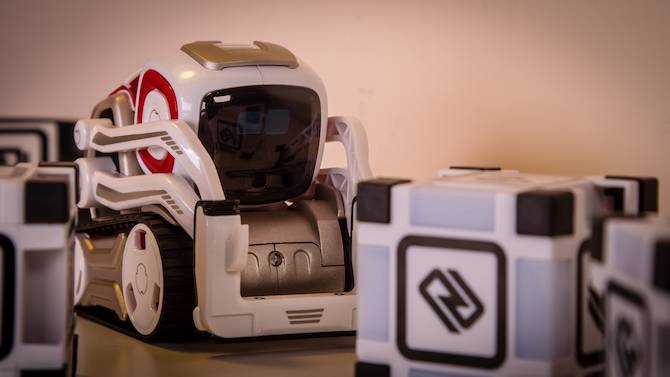This Toy Robot Has a Life of its Own: Anki Cozmo Review