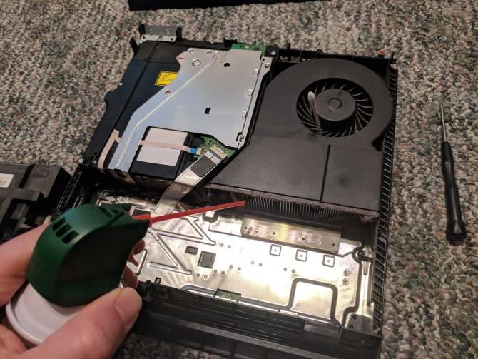 How to Clean Dust From a Noisy PS4 in 8 Simple Steps
