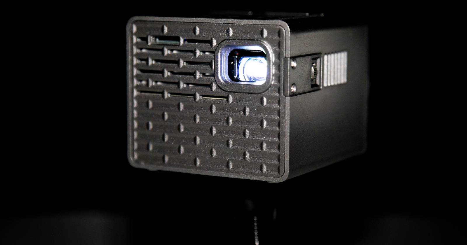 AAXA P2-B Review: Finally, a Pico Projector With an HDMI Port