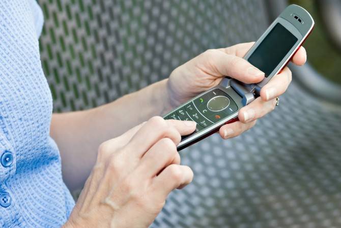 I Used a Dumbphone for a Year: Here Are 8 Lessons I've Learned