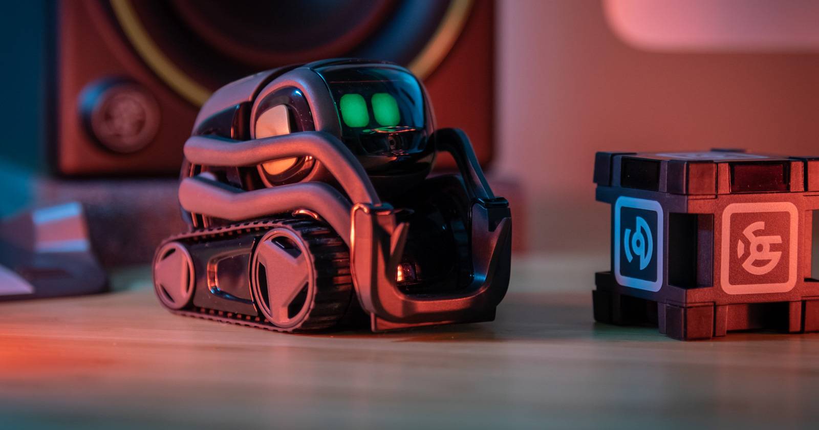 Anki Vector Is the Cutest Little Robot Who Just Wants to Hang Out