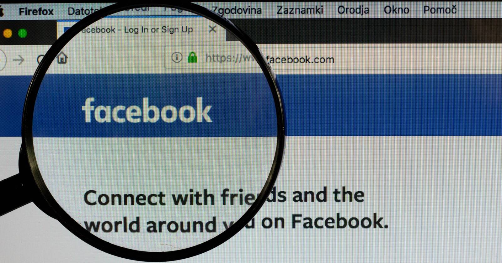 Facebook Bug Exposes Users' Photos