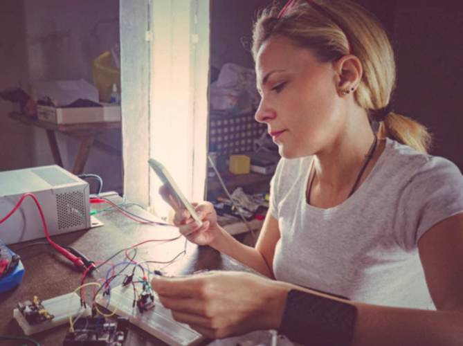 Where to Fix iPhone Screens for Cheap: 7 Places to Check Out