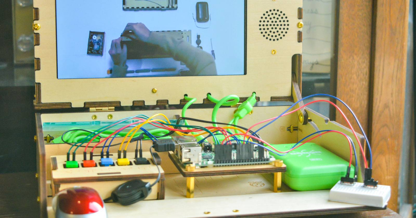 Piper Raspberry Pi DIY Computer Kit Review (and Giveaway!)