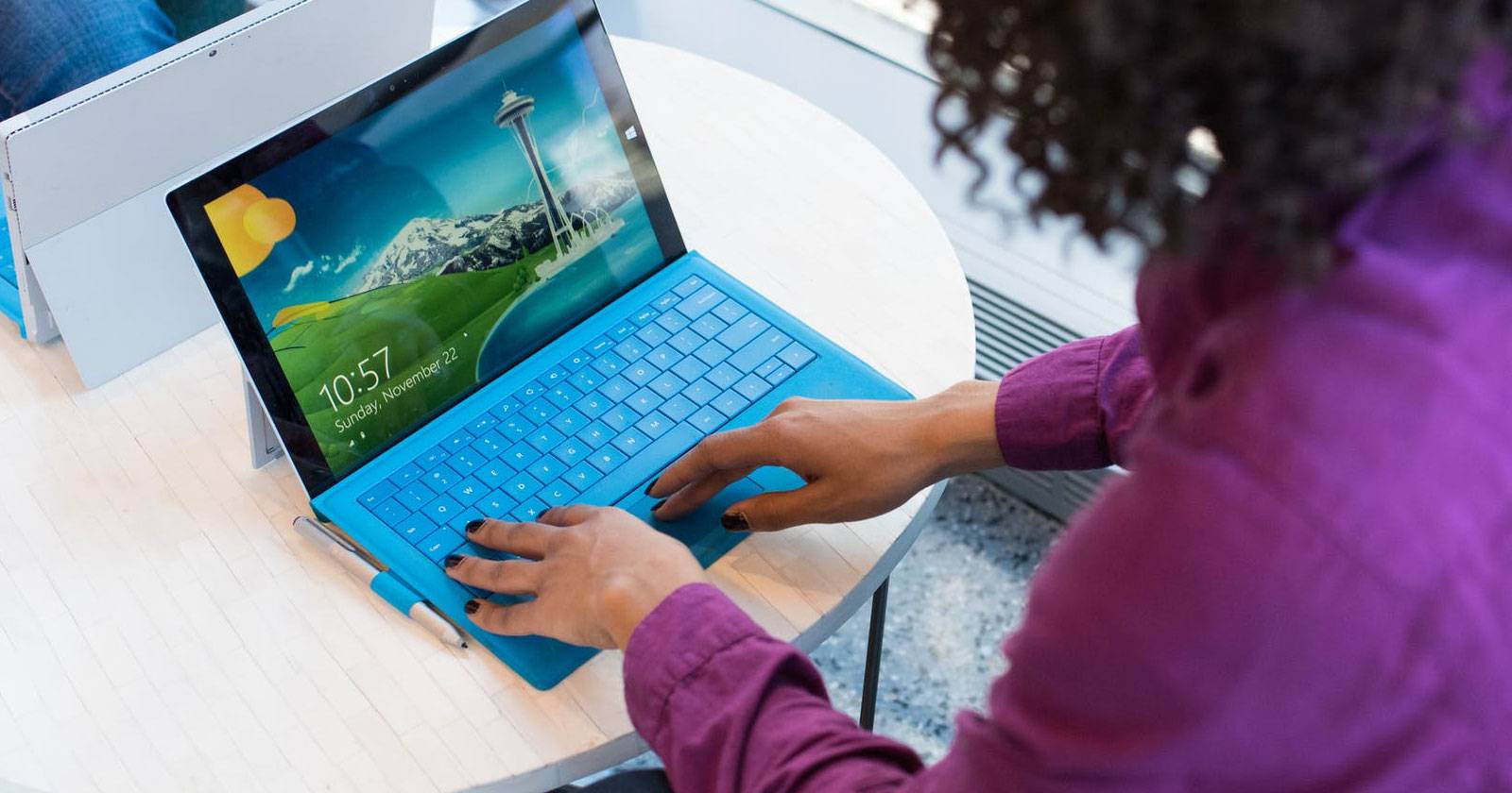 Microsoft Mail vs. Outlook: Which Windows 10 Email App Is Right for You?