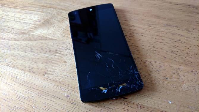How to Replace a Damaged Phone Screen Display