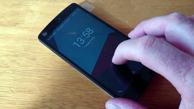 How to Replace a Damaged Phone Screen Display