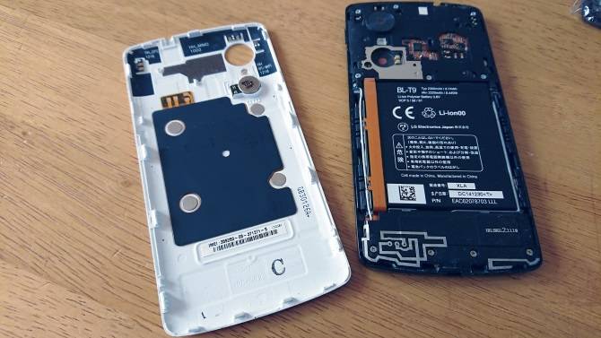 How to Replace a Damaged Phone Screen Display