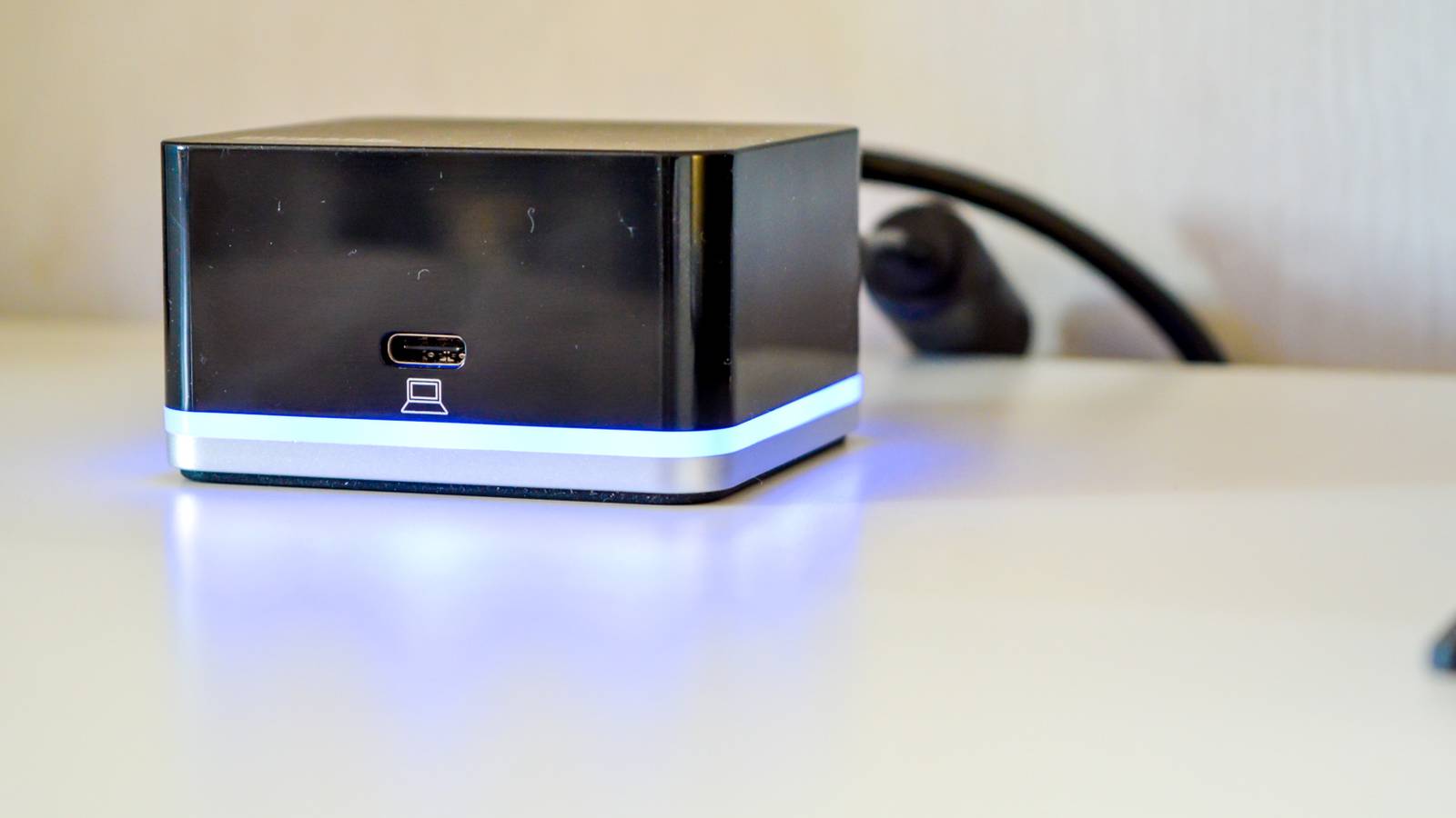 Plugable USB-C Cube Dock Turns Your Samsung Galaxy Into a Desktop PC