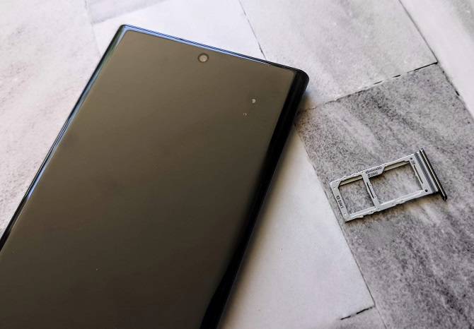 What Are Dual SIM Phones? Do You Really Need One?