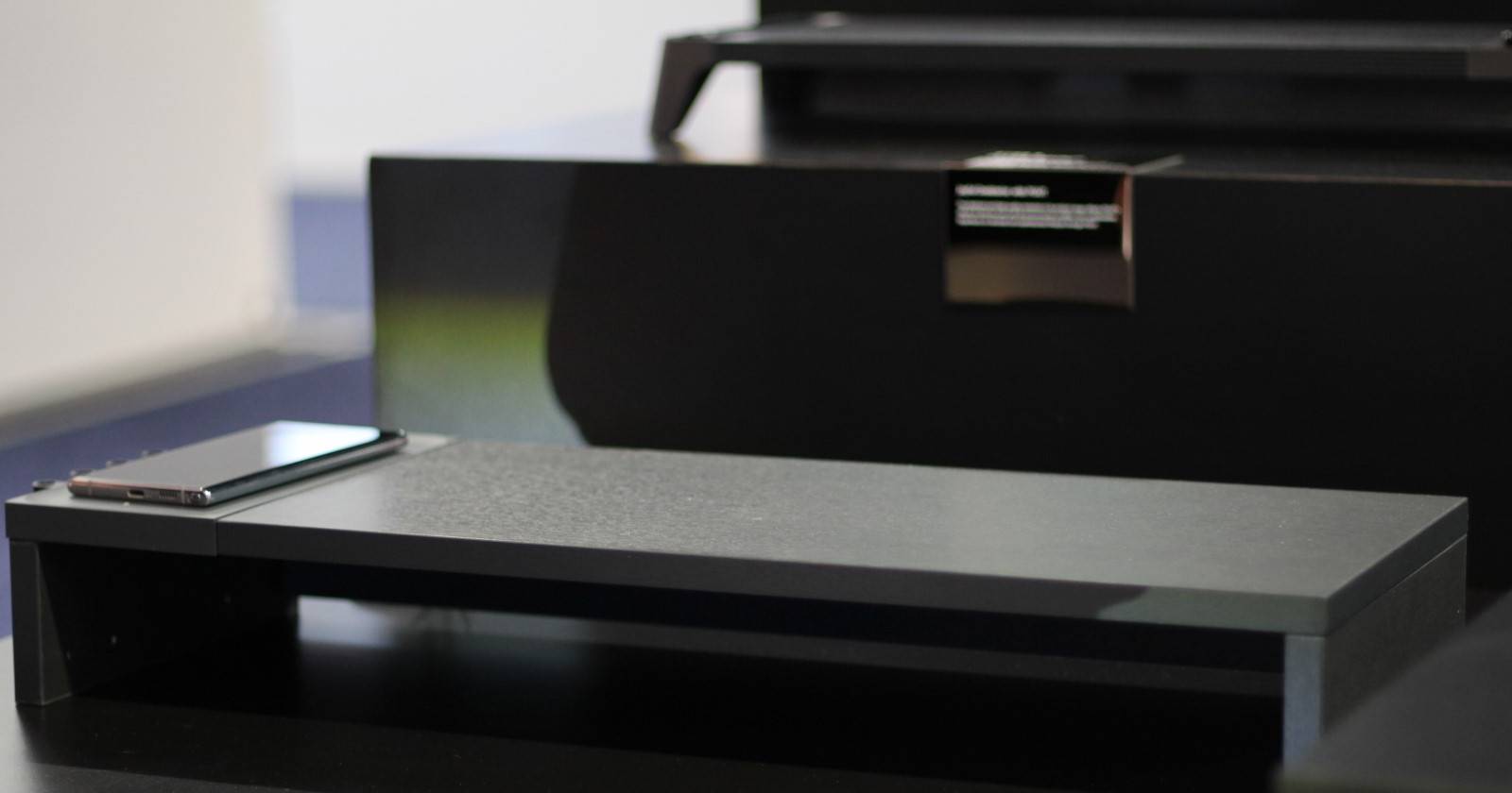 Pout Launches Eyes 9 Single: The Sleek, All-in-One Charging Desk Station