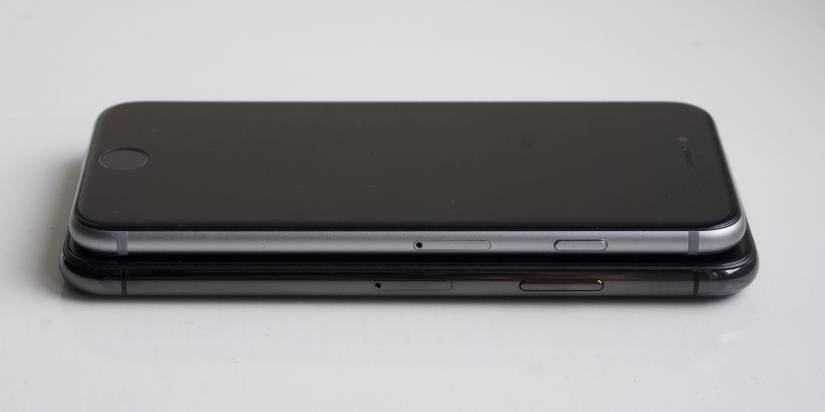 How to Remove a SIM Card From an iPhone