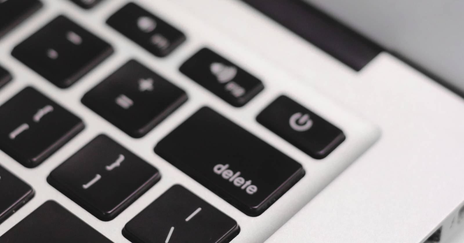 How to Turn On a Mac