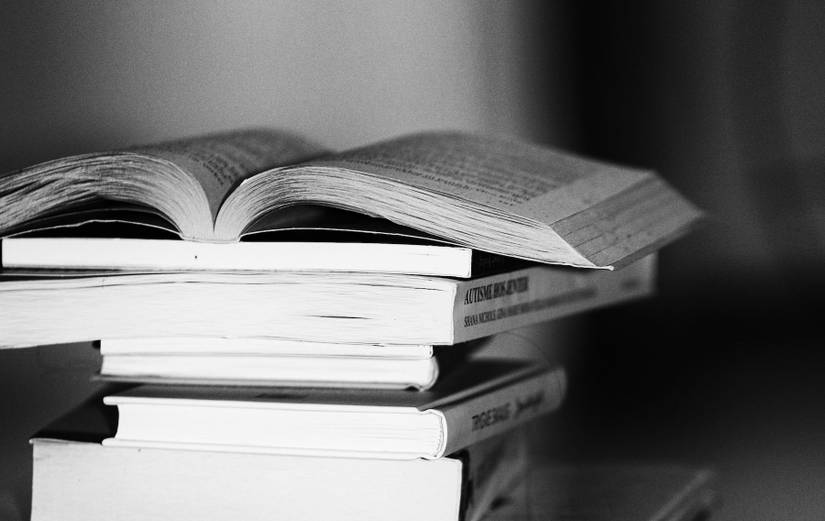 Physical Books vs. Ebooks: Why You Should Still Read Both