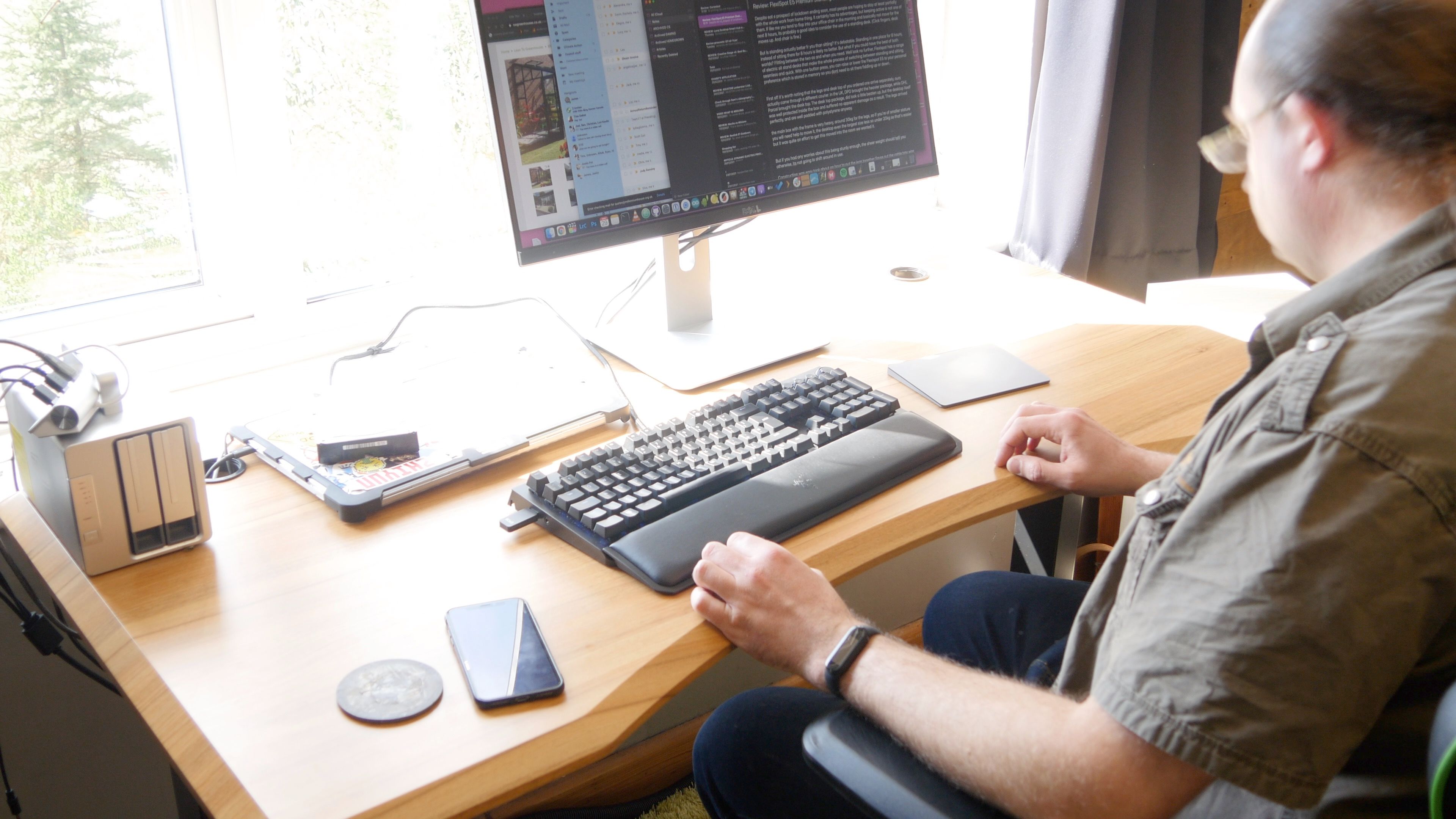 Working From Home? The Flexispot E5 Electric Standing Desk Is an ...