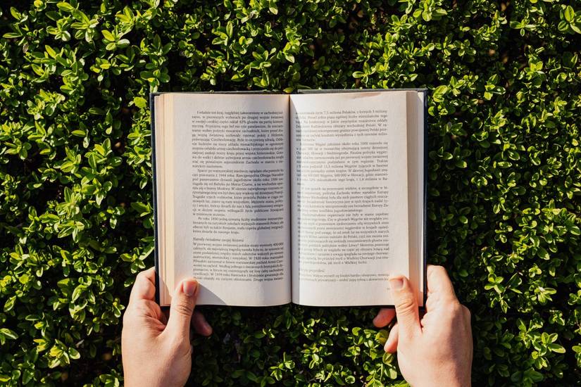 Physical Books vs. Audiobooks: Which Is Better?