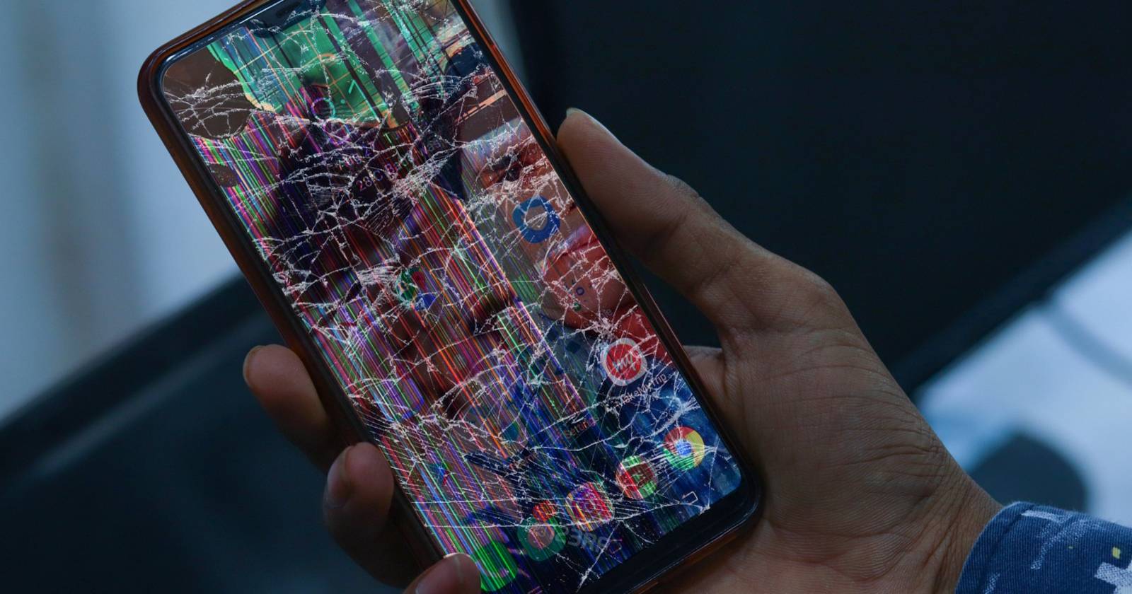 Here's Why Phone Screens Are So Expensive to Replace
