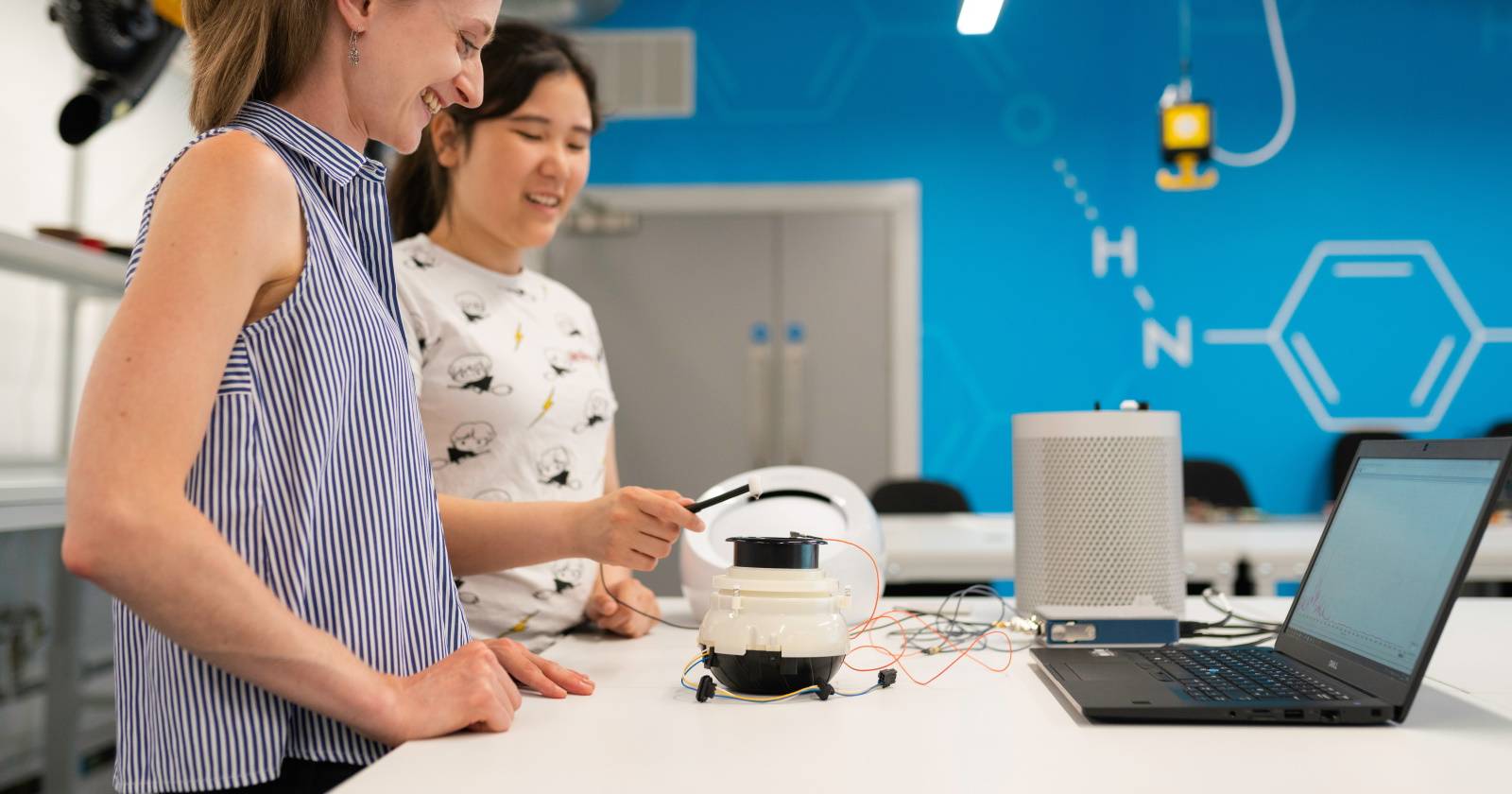 6 Top Virtual Science Lab Apps to Experiment With