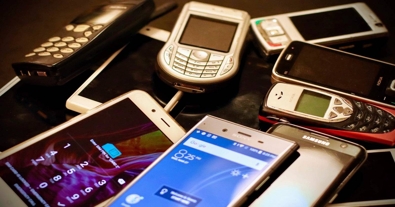 9 Fantastic DIY Projects Made With Old Phones
