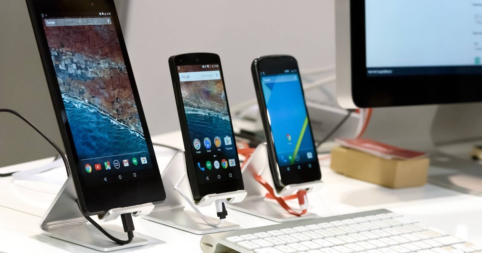 A Beginner’s Guide to Lapdocks: How to Use Your Phone as a Laptop