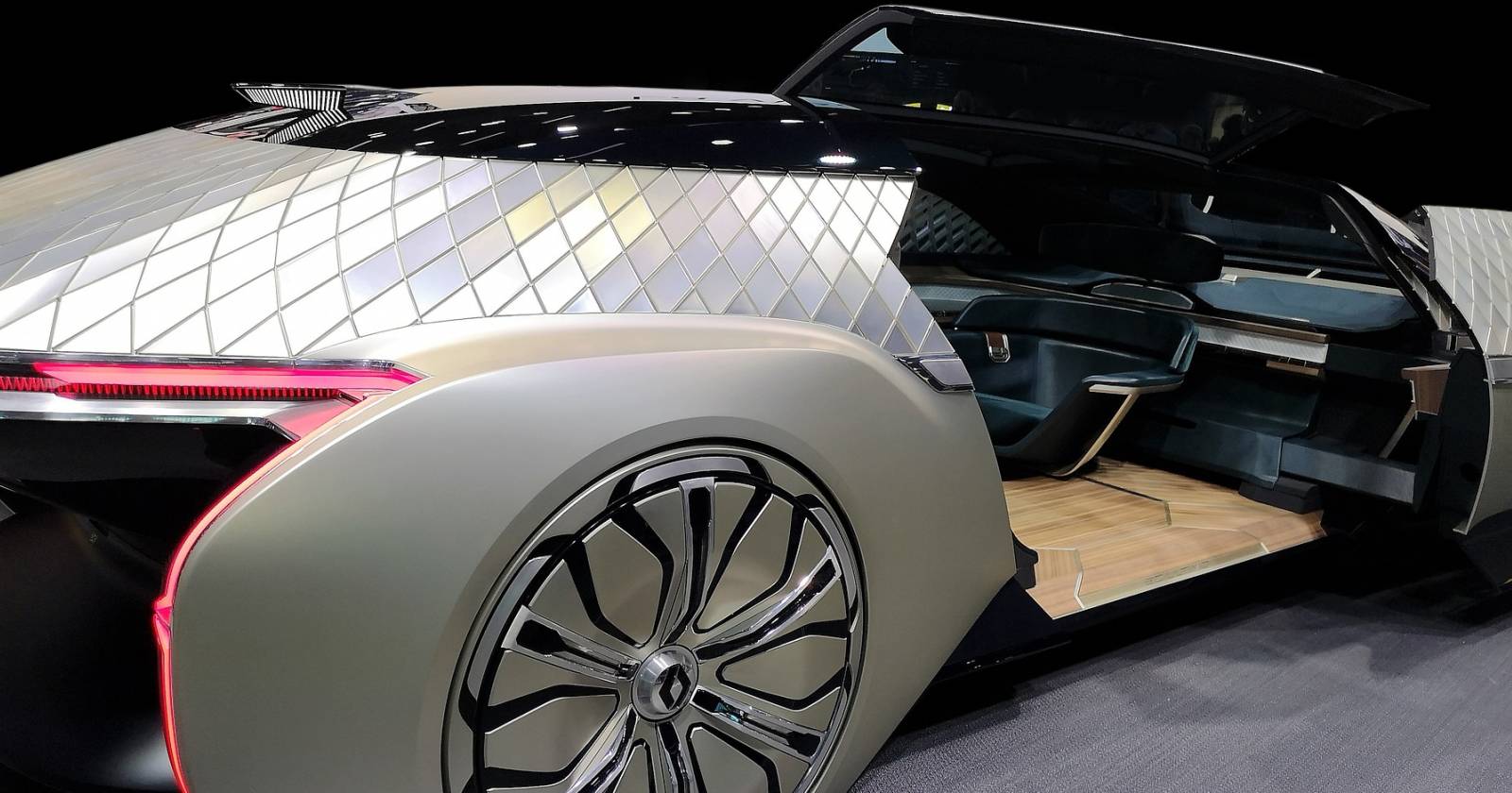 Self-Driving Cars and Smart Cities: What Does the Future of the Auto ...