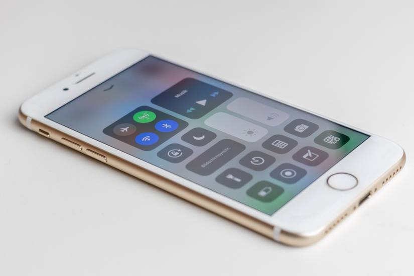 10 Groundbreaking Firsts in Mobile Phone History