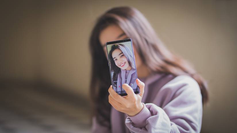 How to Take a Good Selfie Video: 10 Tips