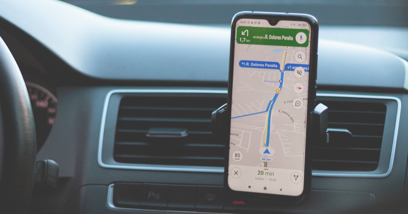 6 iPhone and Android Apps Every Driver Needs