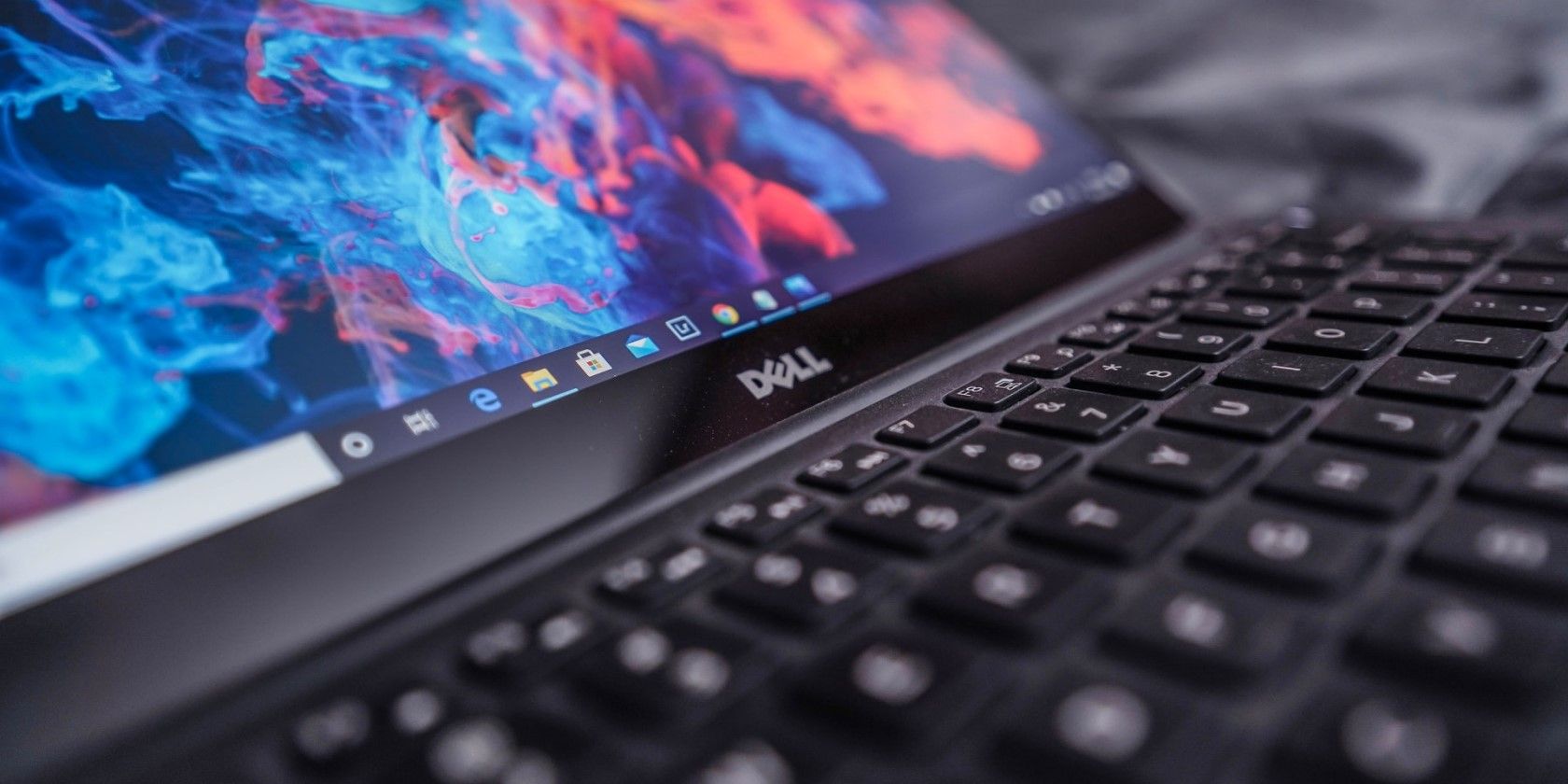 How to Create Custom Themes in Windows 10 and 11