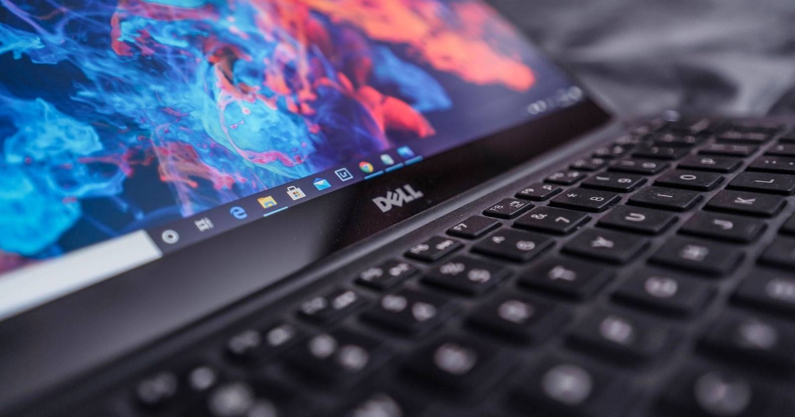 How to Create Custom Themes in Windows 10 and 11